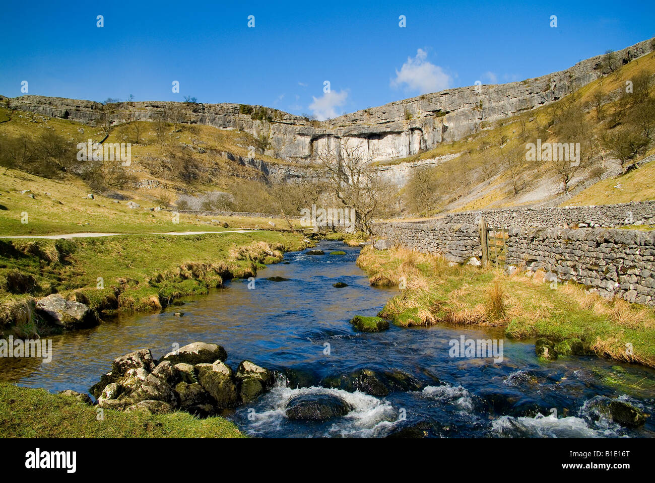 Malham Cove, North Yorkshire, England, United Kingdom Stock Photo - Alamy