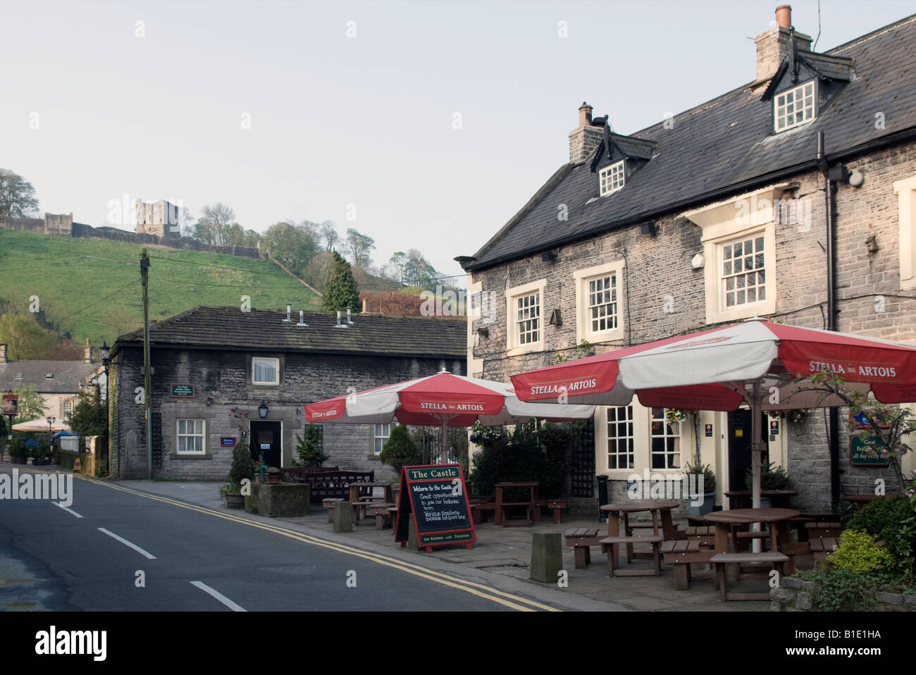 Pub in castleton uk hi-res stock photography and images - Alamy