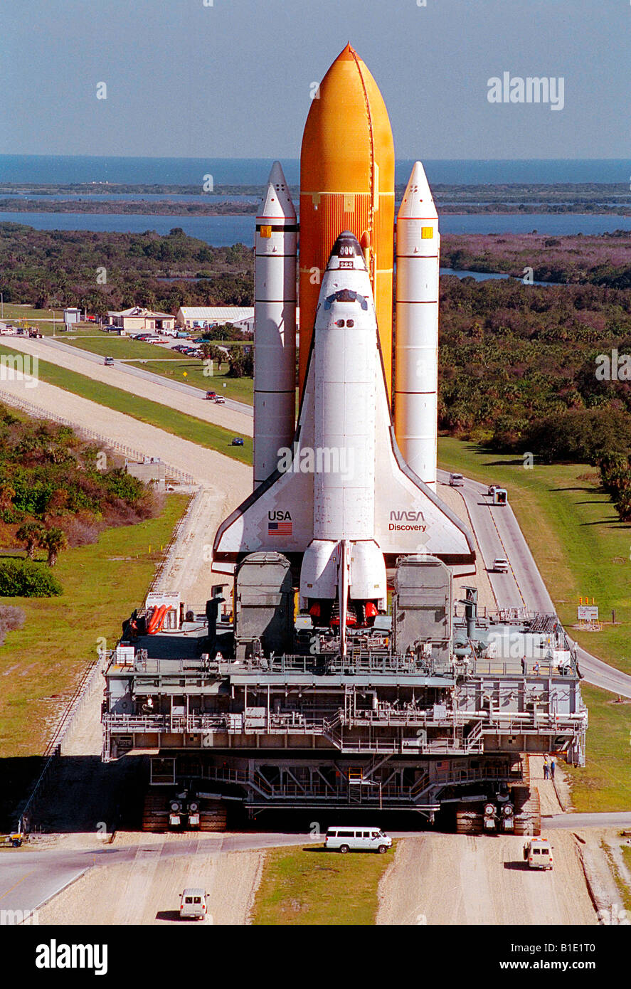 Space Shuttle Discovery leaving the Vehicle Assembly Building Stock ...