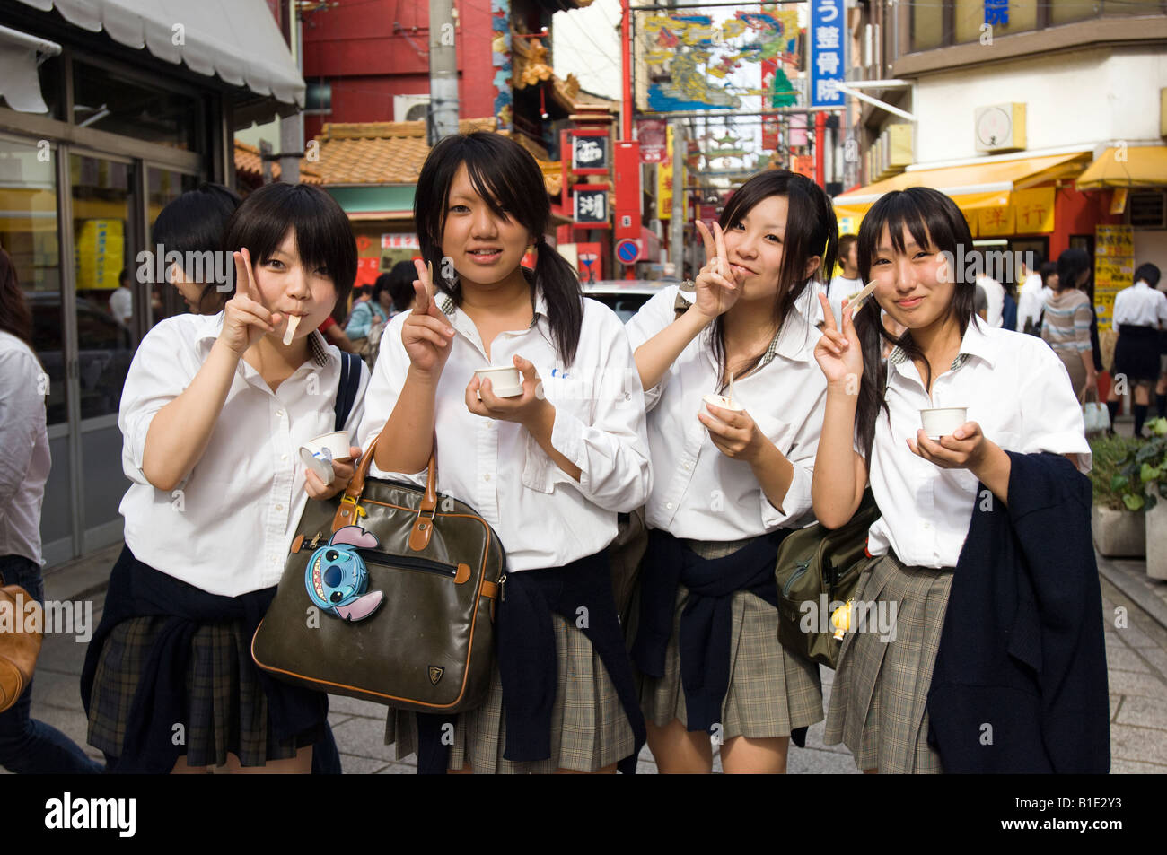 Japanese schoolgirls hi-res stock photography and images - Alamy