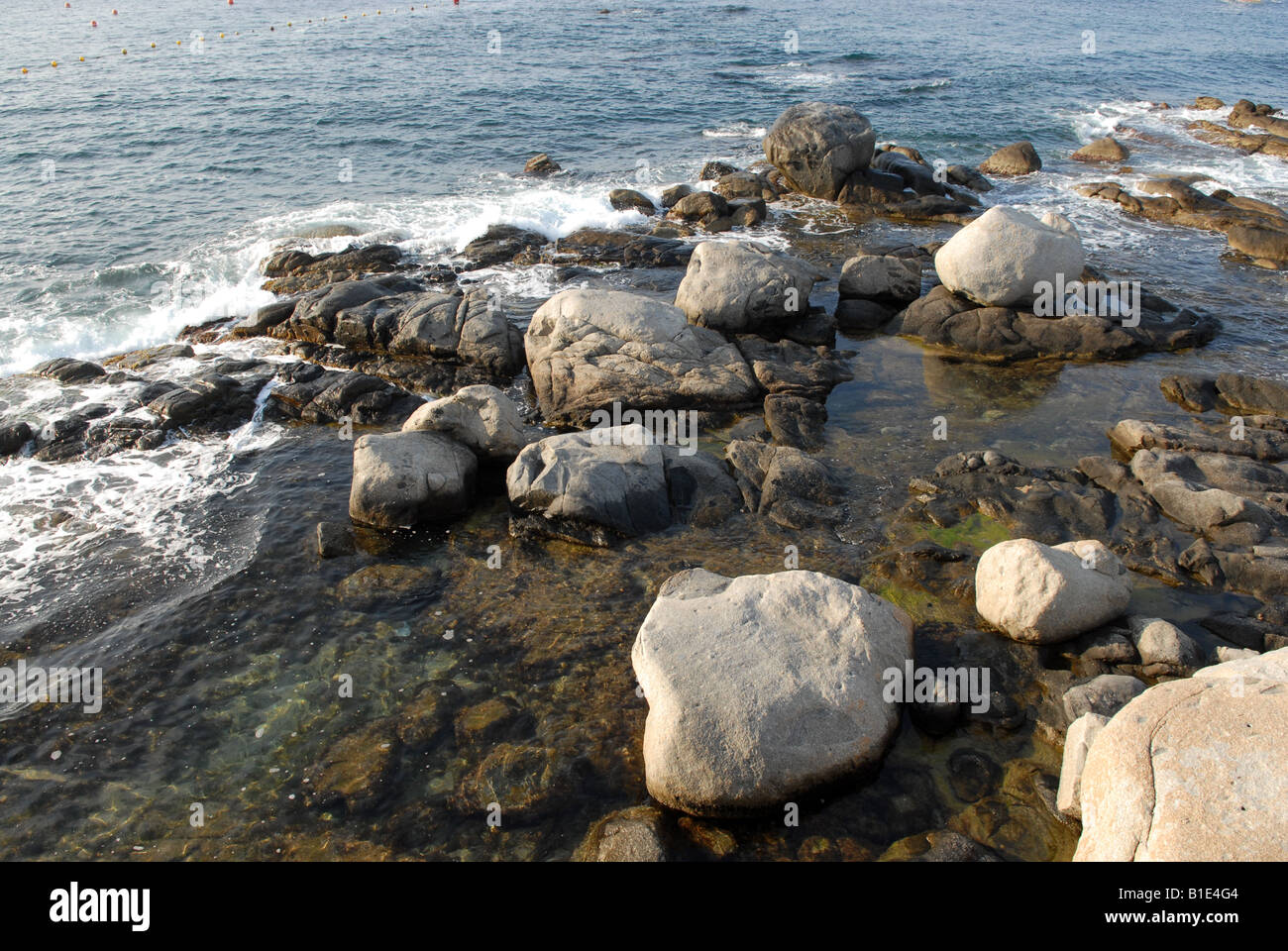 Sea shore rocks hi-res stock photography and images - Alamy