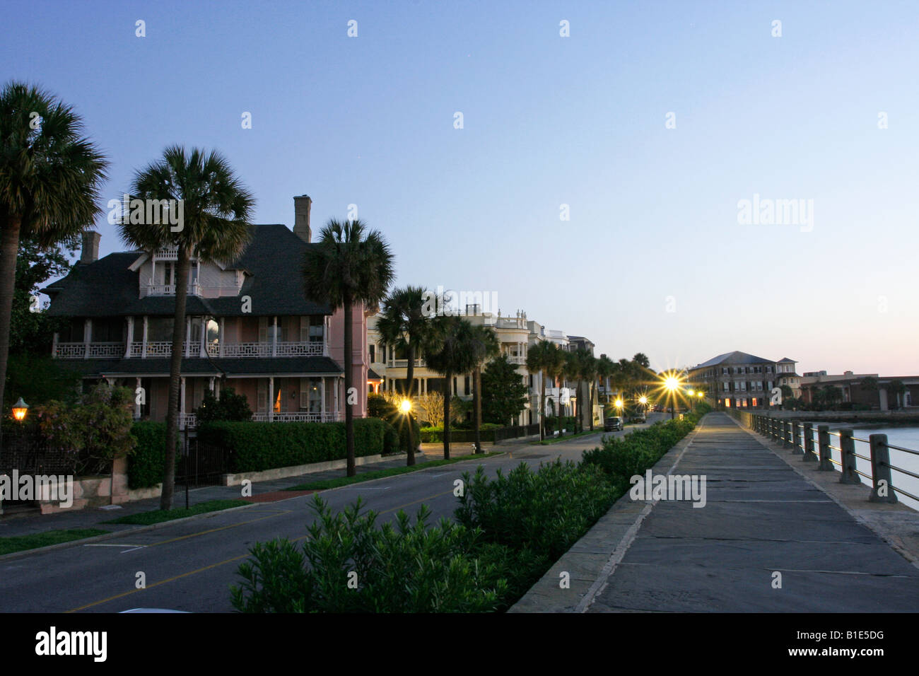 Historic Charleston homes on the waterfront in Charleston South ...