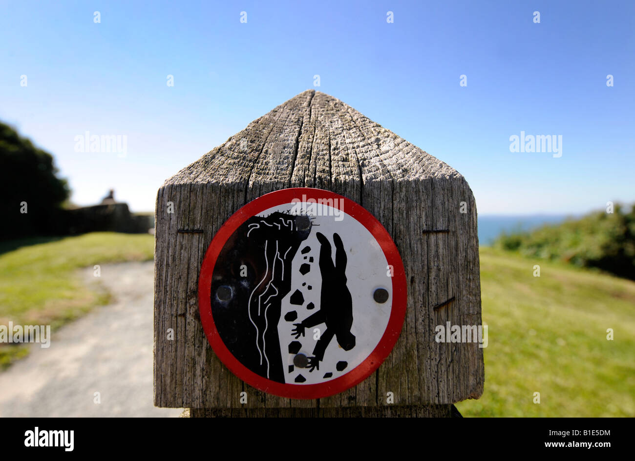 A CLIFF FALL WARNING SIGN ON A COASTAL CLIFFTOP PATH ON THE WELSH COAST ...