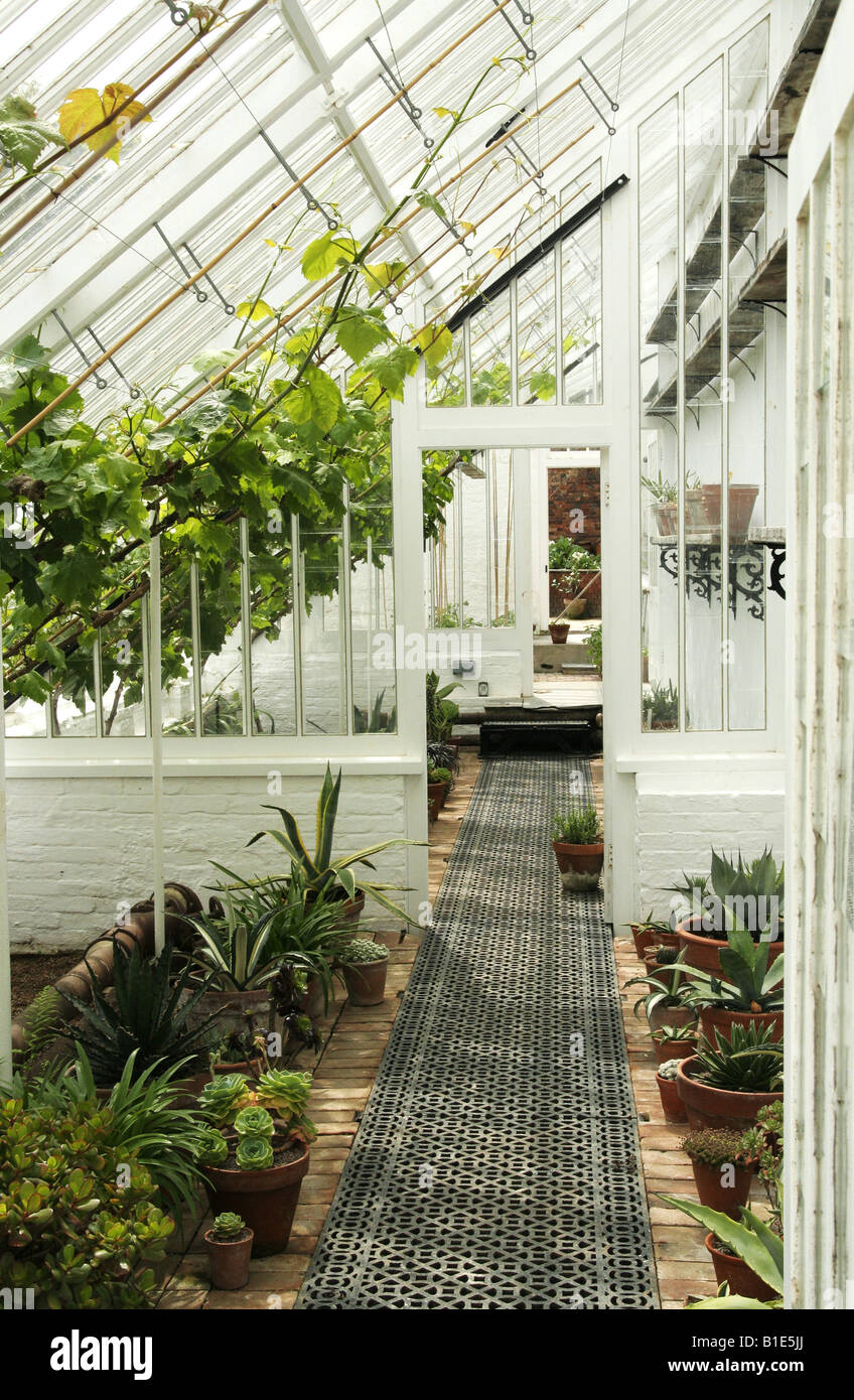 Climate controlled glass house hi-res stock photography and images - Alamy