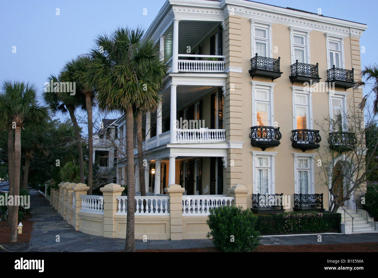 Historic charleston home hi-res stock photography and images - Alamy