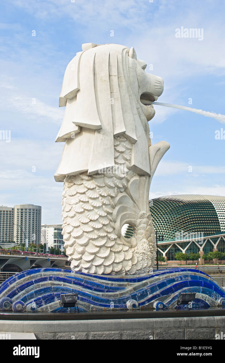 Merlion on marina bay singapore hi-res stock photography and images - Alamy