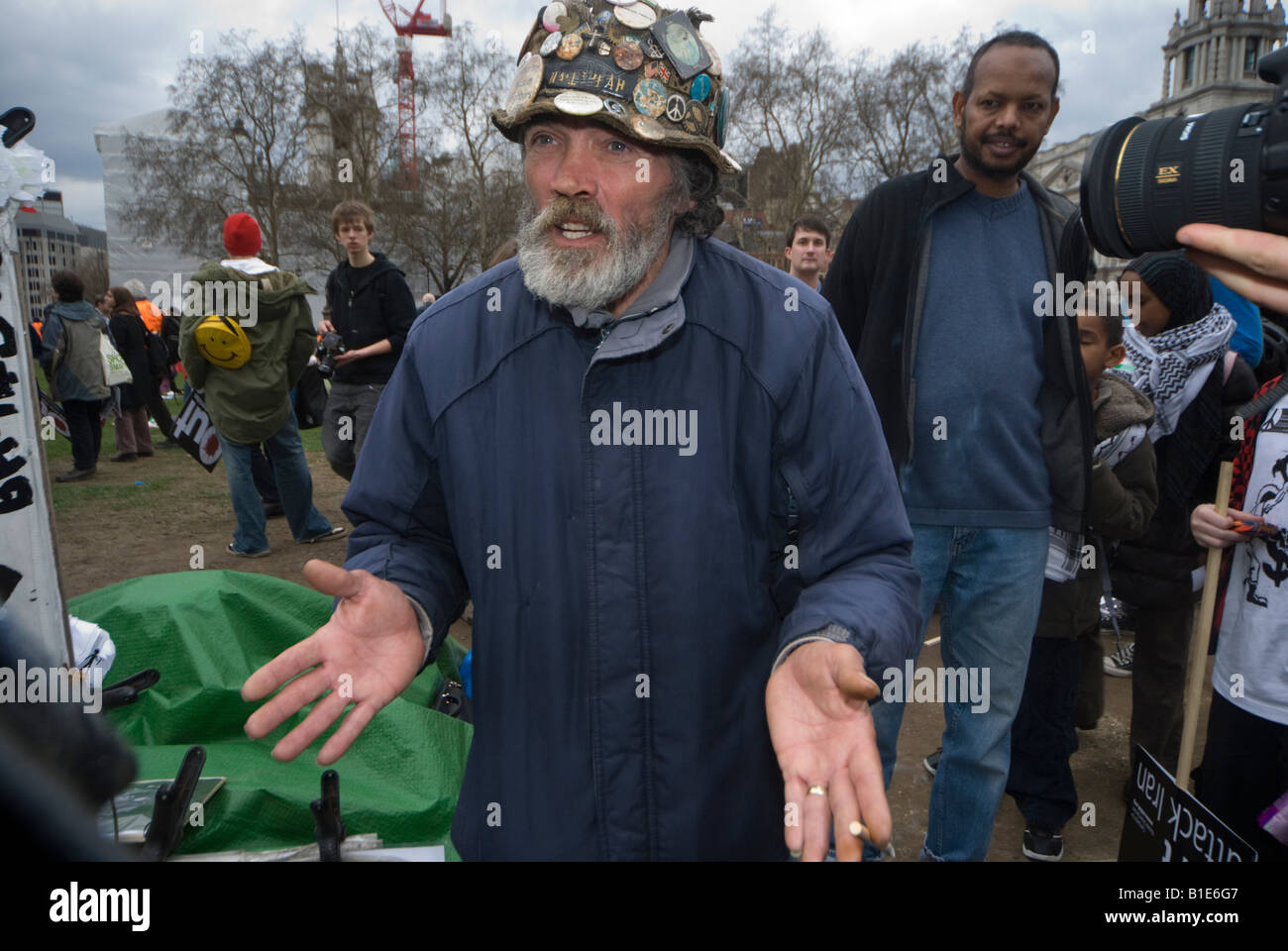 Peace protester Brian Haw talks to marchers on the Stop the War/CND/BMI ...