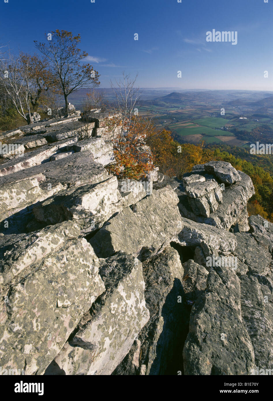 AUTUMN VISTA FROM PINNACLE OVERLOOK ALONG APPALACHIAN TRAIL ...