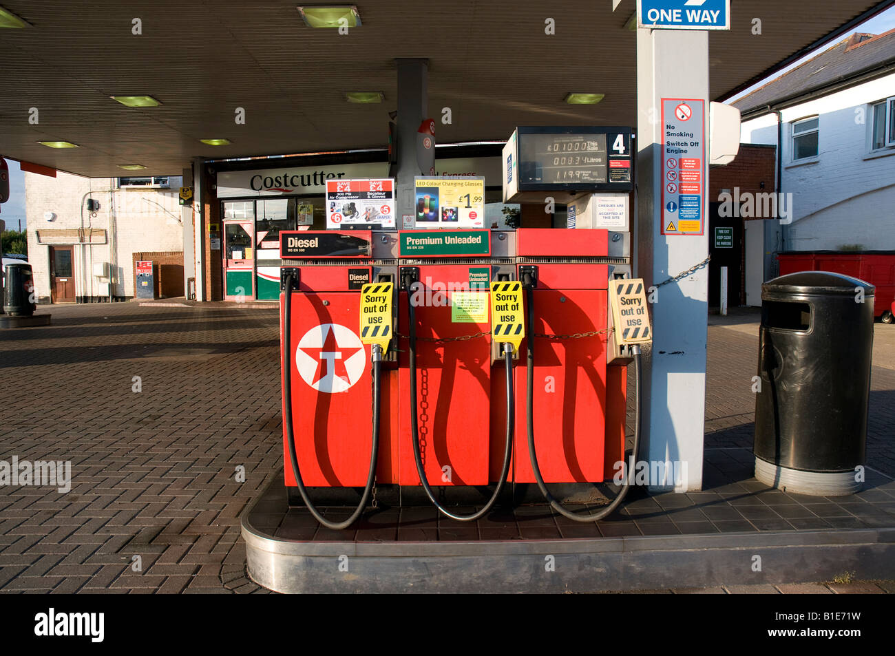 Empty Petrol forecourt during Shell tanker drivers strike 16th June ...