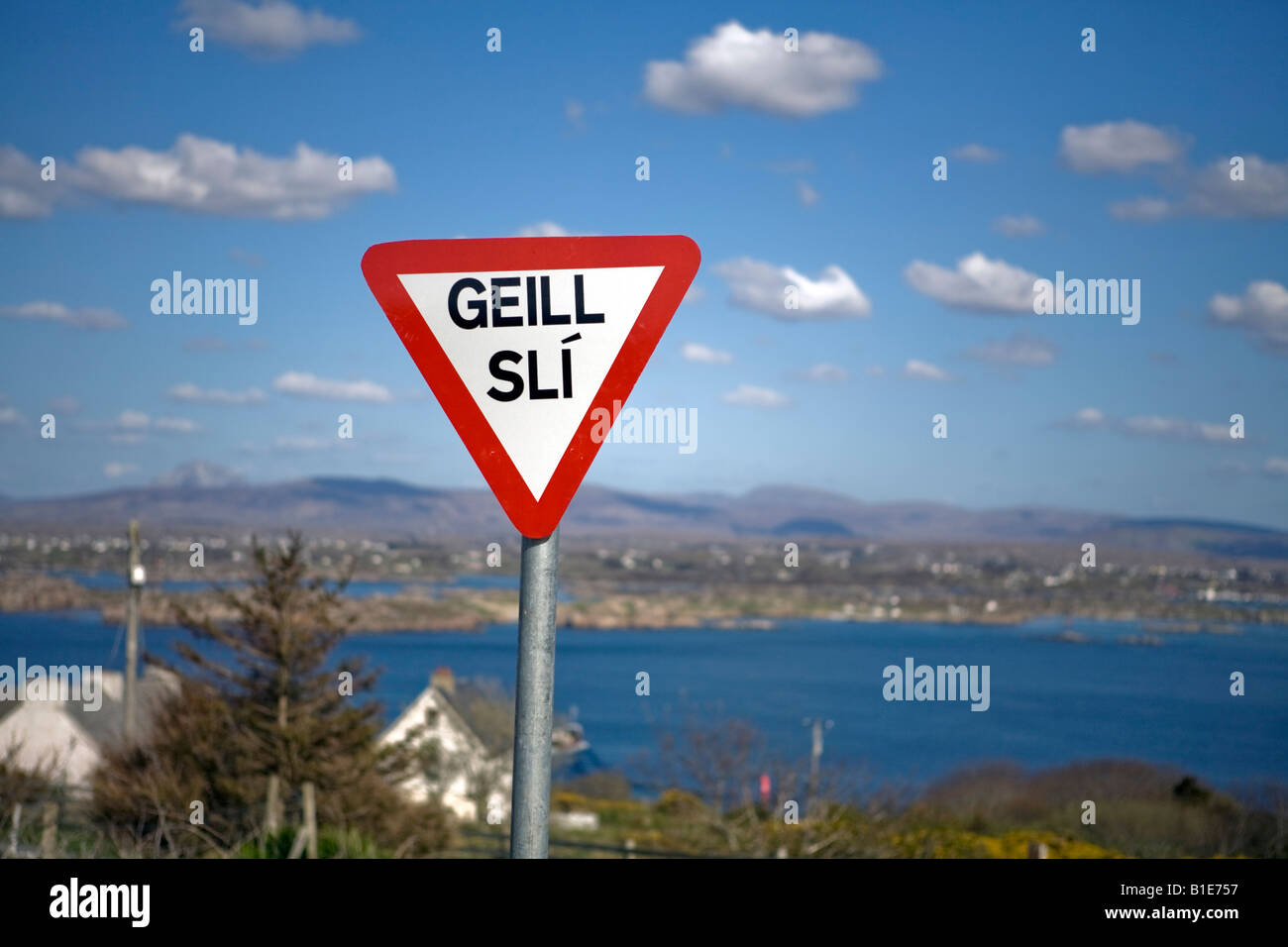 Donegal road sign hi-res stock photography and images - Alamy