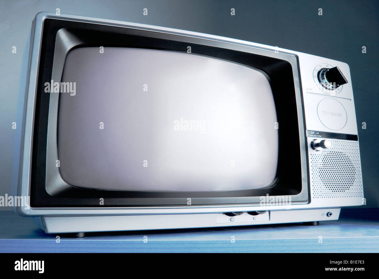 Old tv broken screen hi-res stock photography and images - Alamy
