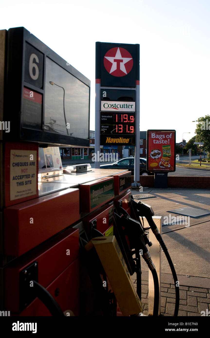 Empty Petrol forecourt during Shell tanker drivers strike 16th June ...