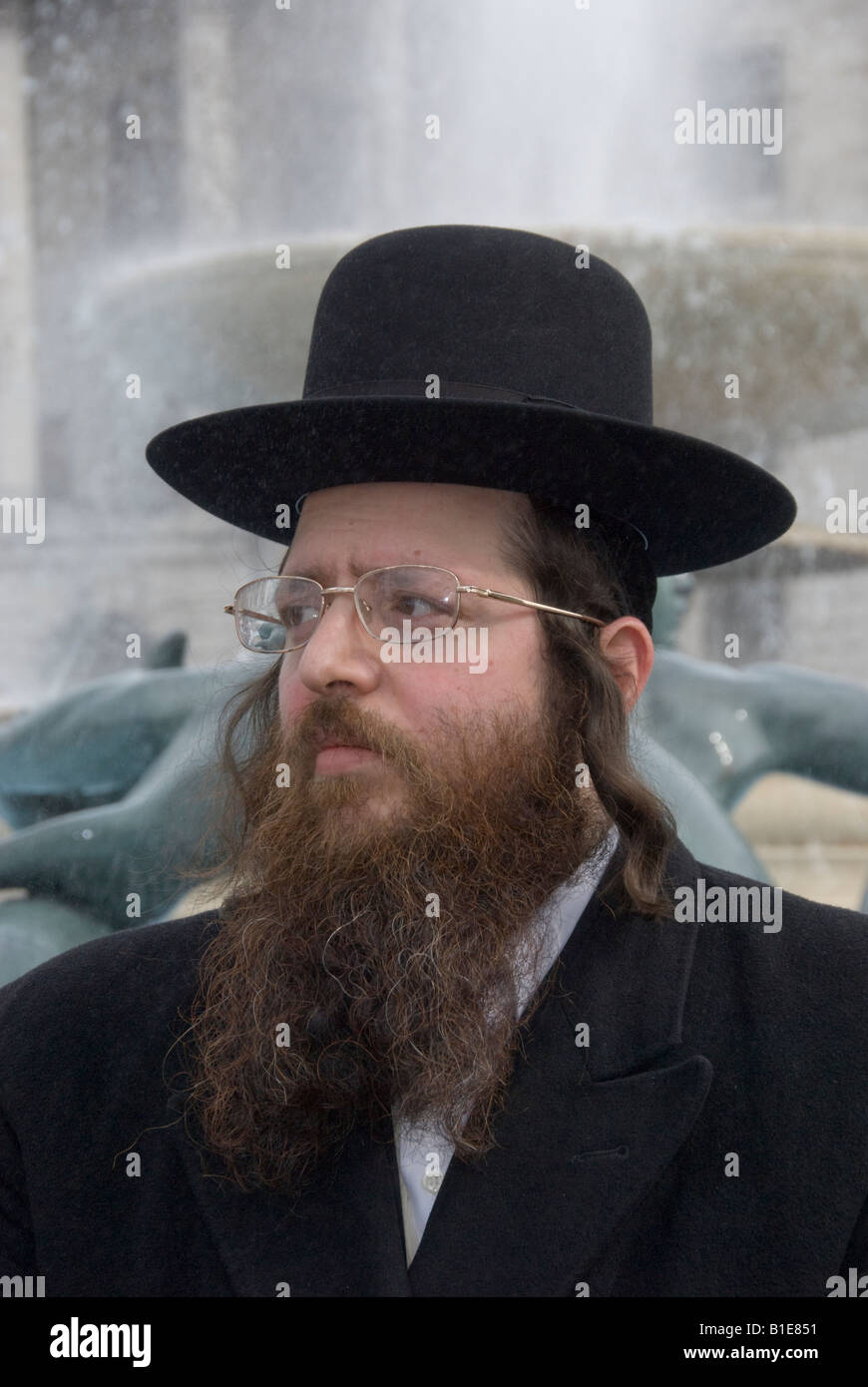 Neturei Karta ultra-orthodox anti-zionist rabbi in Trafalgar Square for ...