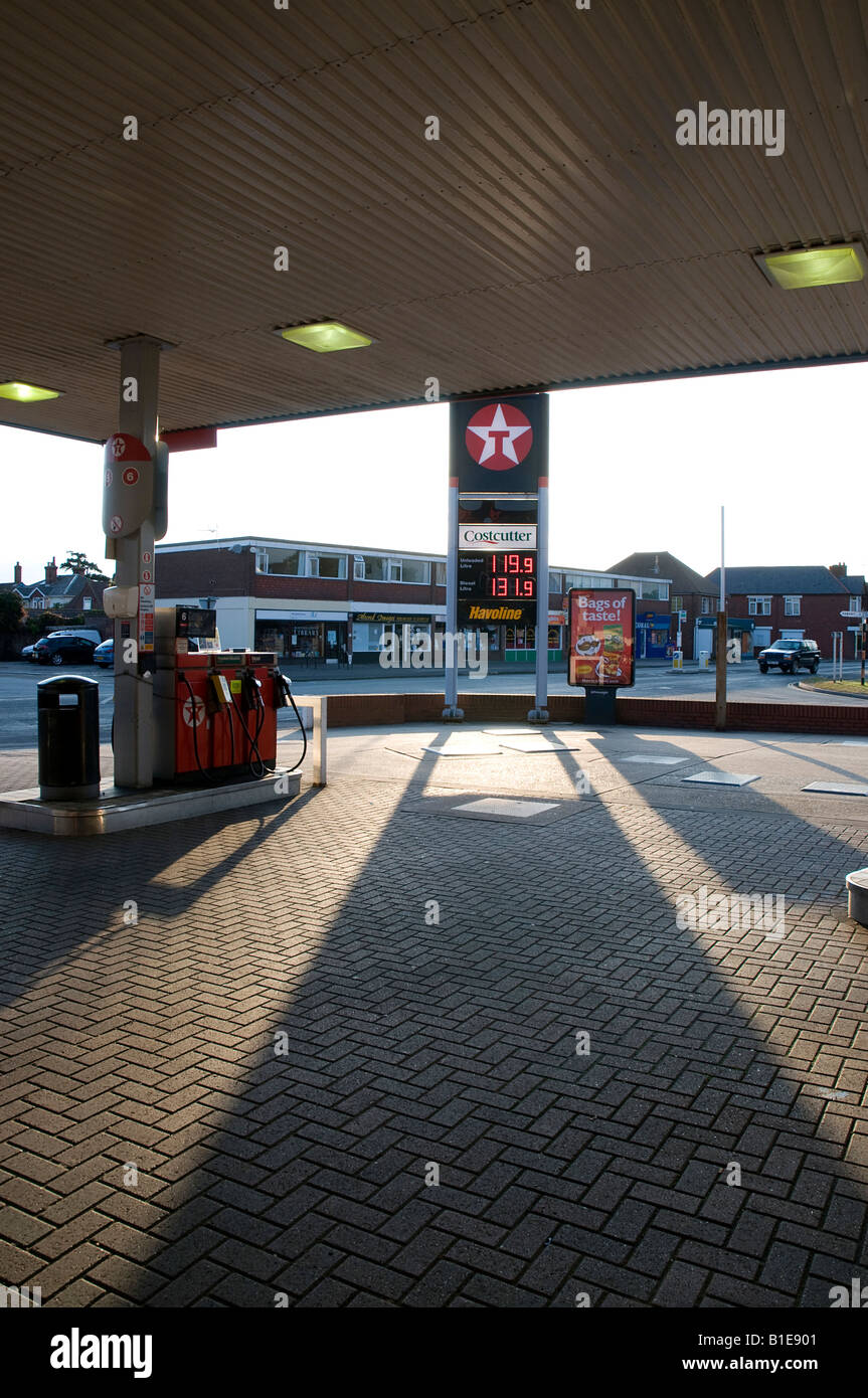 Empty Petrol forecourt during Shell tanker drivers strike 16th June ...