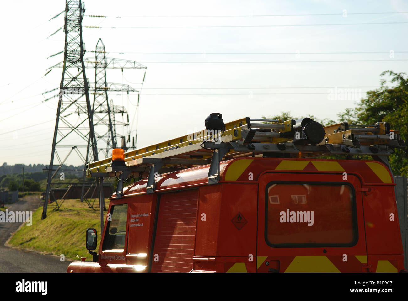 Electricity company vehicle hi-res stock photography and images - Alamy