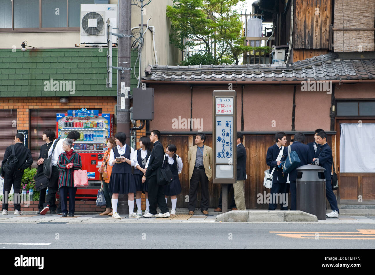 Japanese bus stop hi-res stock photography and images - Alamy