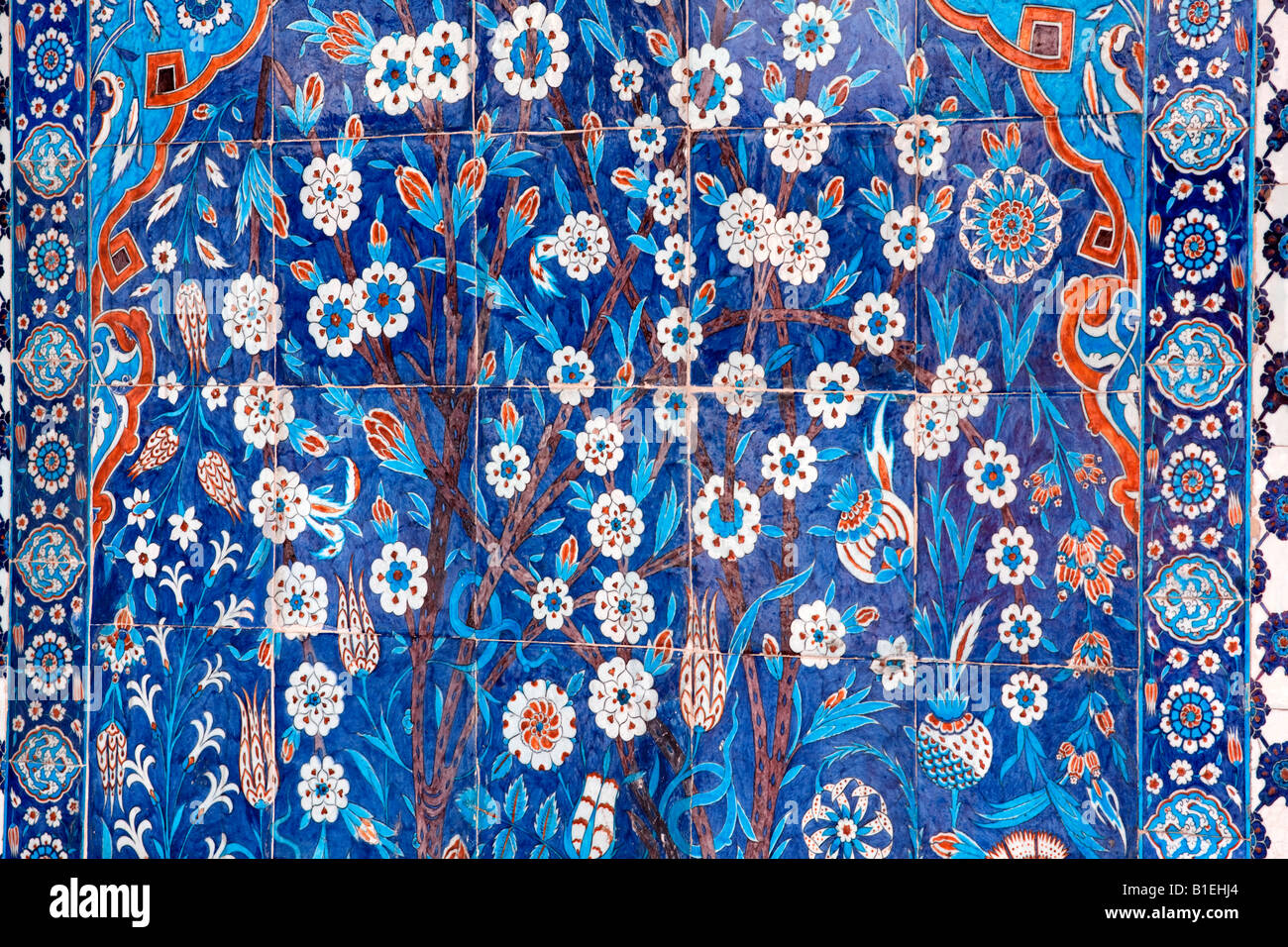 Blue mosque istanbul tiles hi-res stock photography and images - Alamy