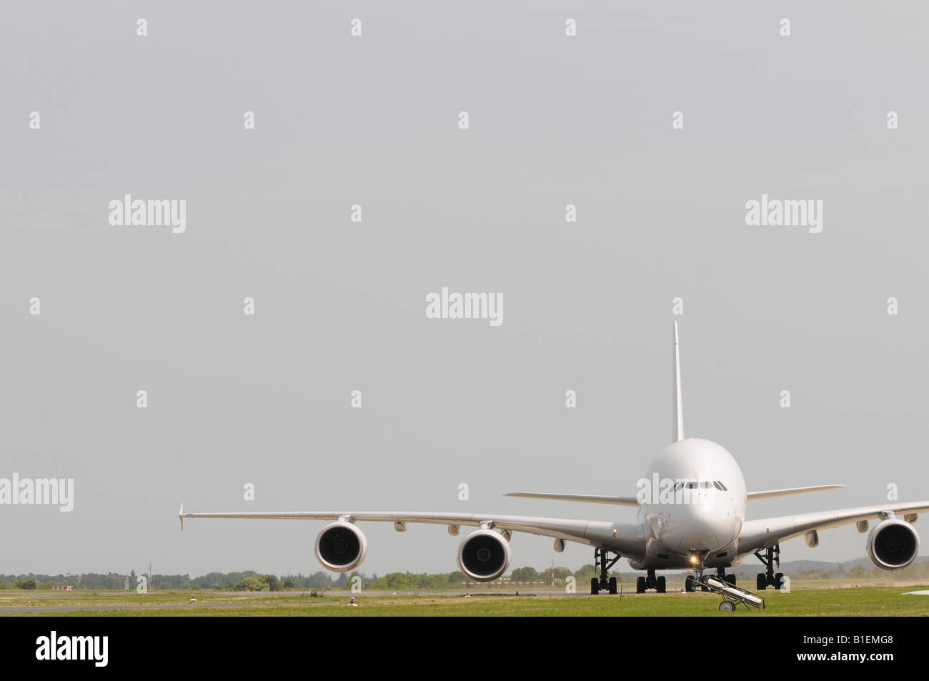 Airbus A380 landing Stock Photo - Alamy