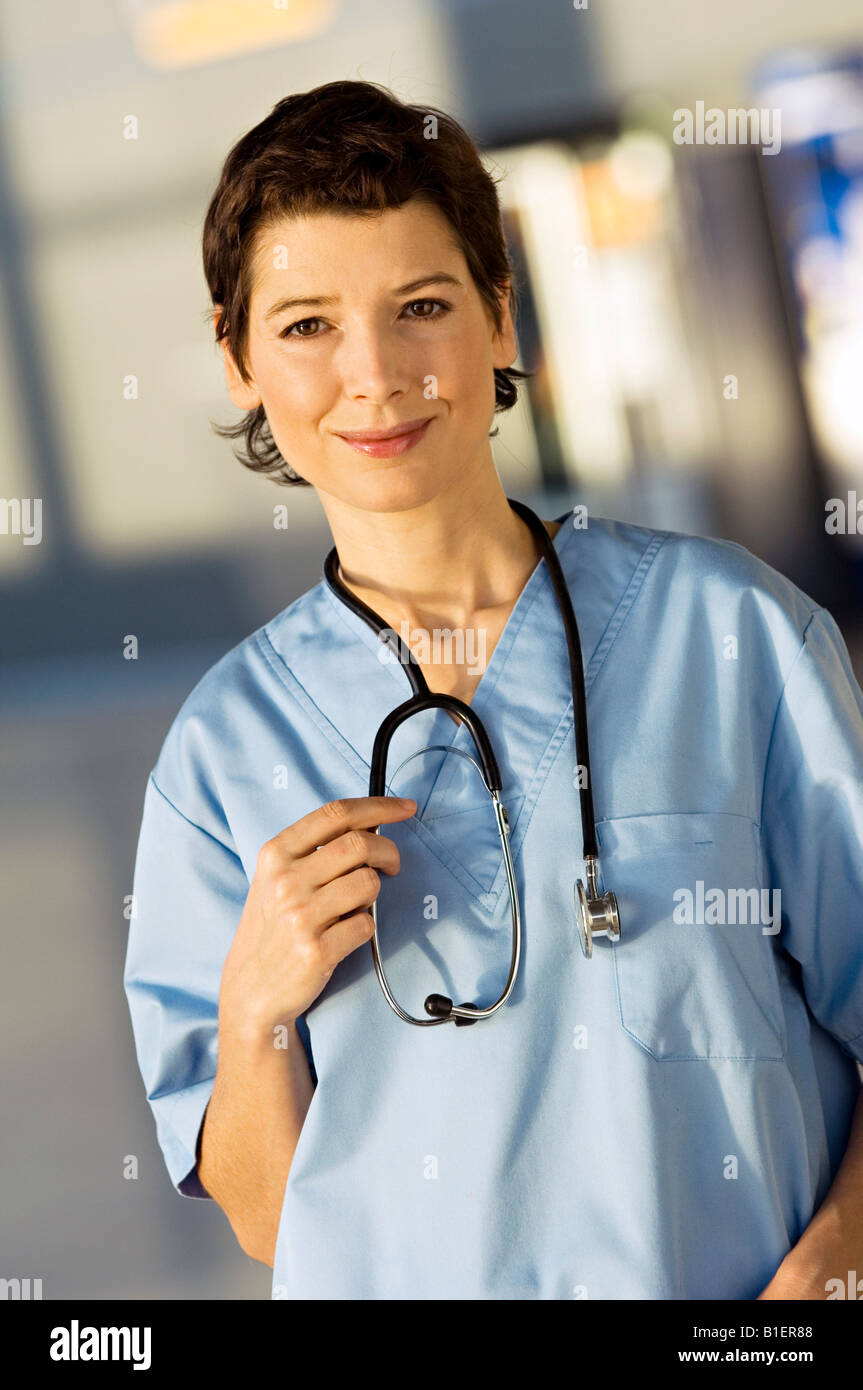 Portrait of a female doctor smiling Stock Photo - Alamy