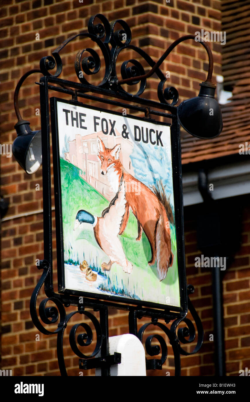 The fox pub sign hi-res stock photography and images - Alamy