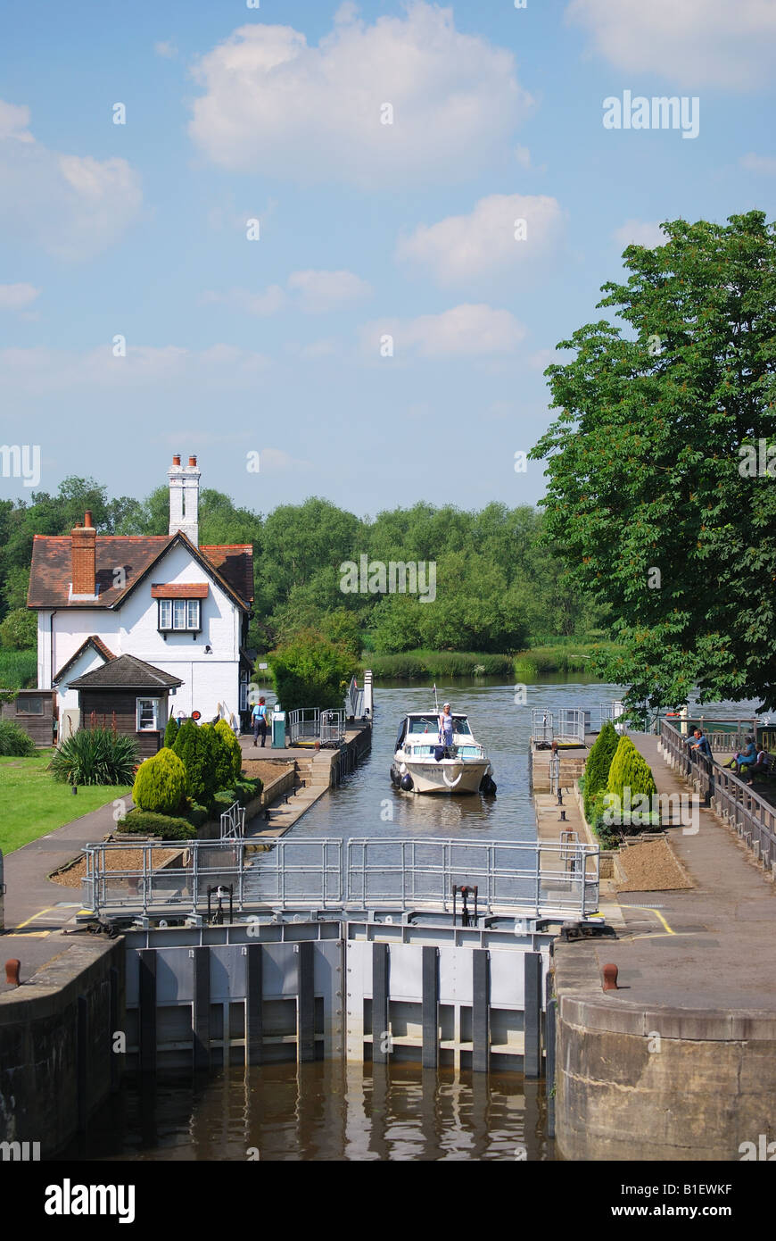 Goring thames hi-res stock photography and images - Alamy