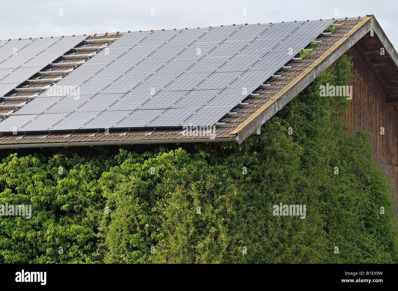 Barn with solar panels hi-res stock photography and images - Alamy