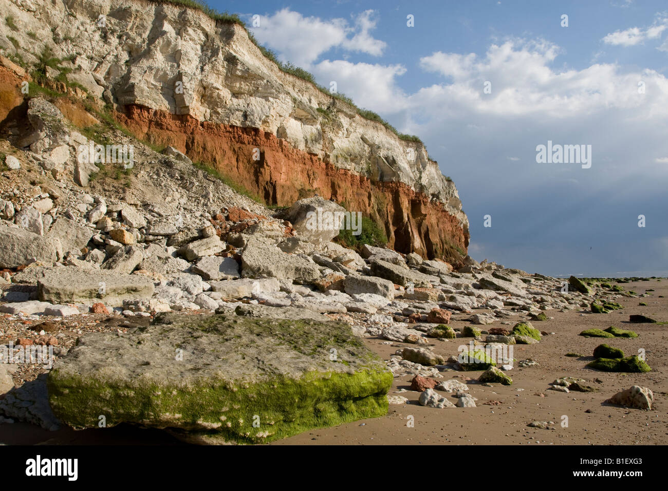 Hunstanton cliffs pebbles hi-res stock photography and images - Alamy