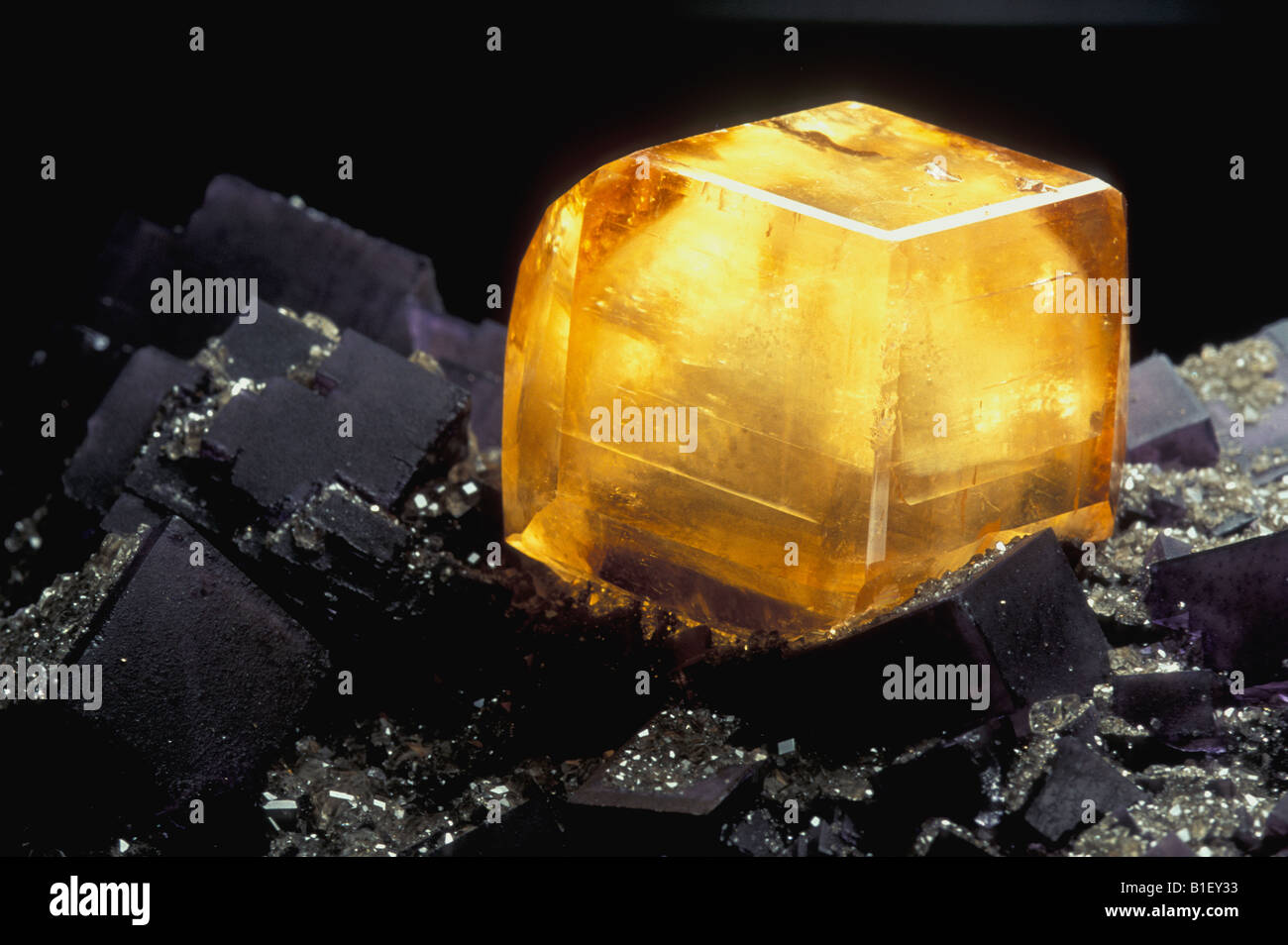 Calcite crystal double hi-res stock photography and images - Alamy
