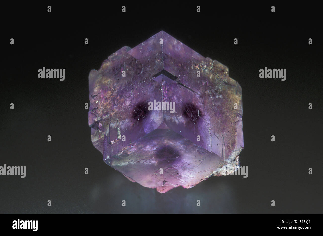 Fluorite glowing hi-res stock photography and images - Alamy