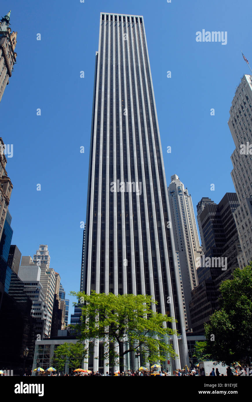 General motors building hi-res stock photography and images - Alamy