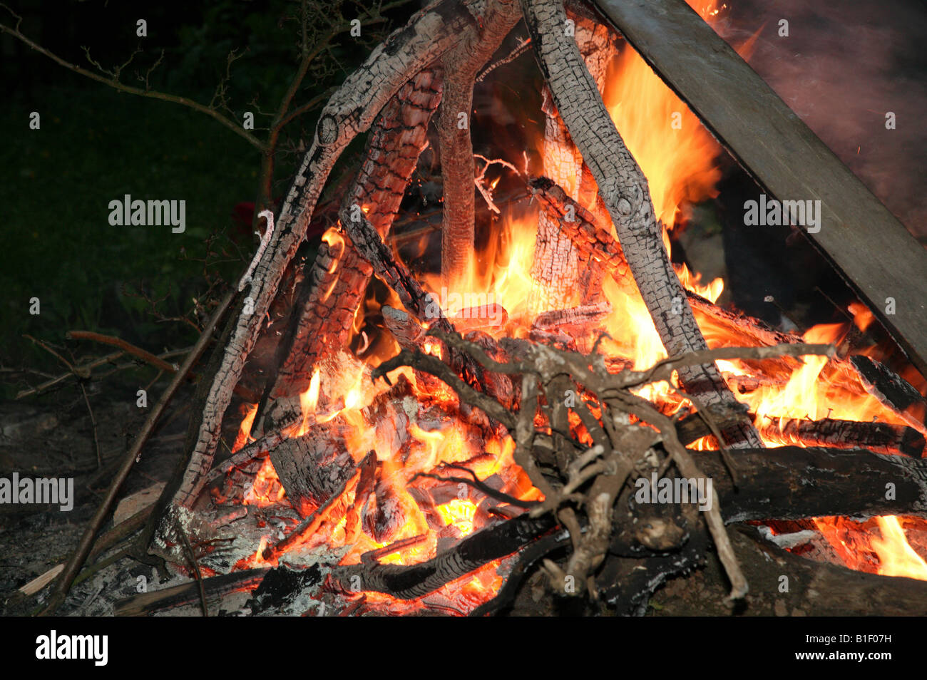 Scout camp fire hi-res stock photography and images - Alamy