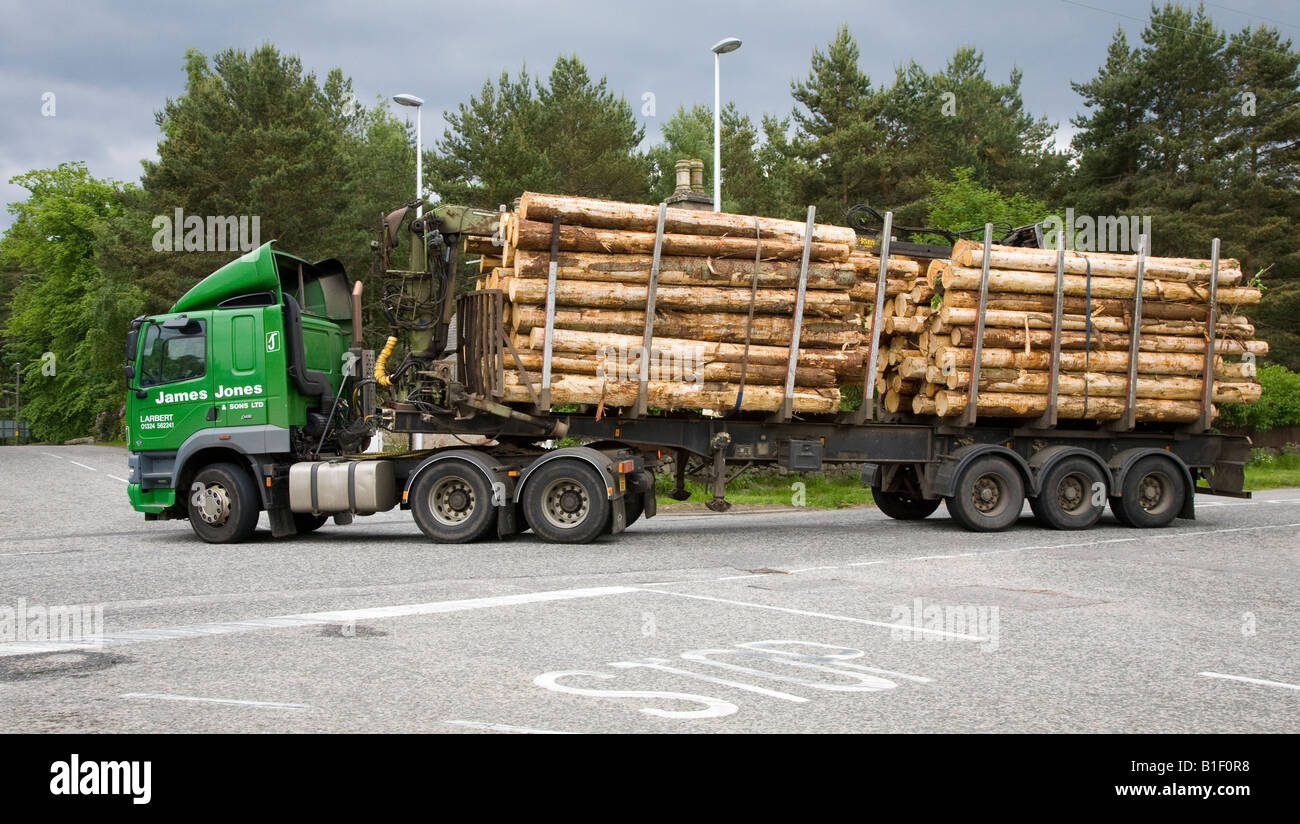 Timber lorry turning hi-res stock photography and images - Alamy