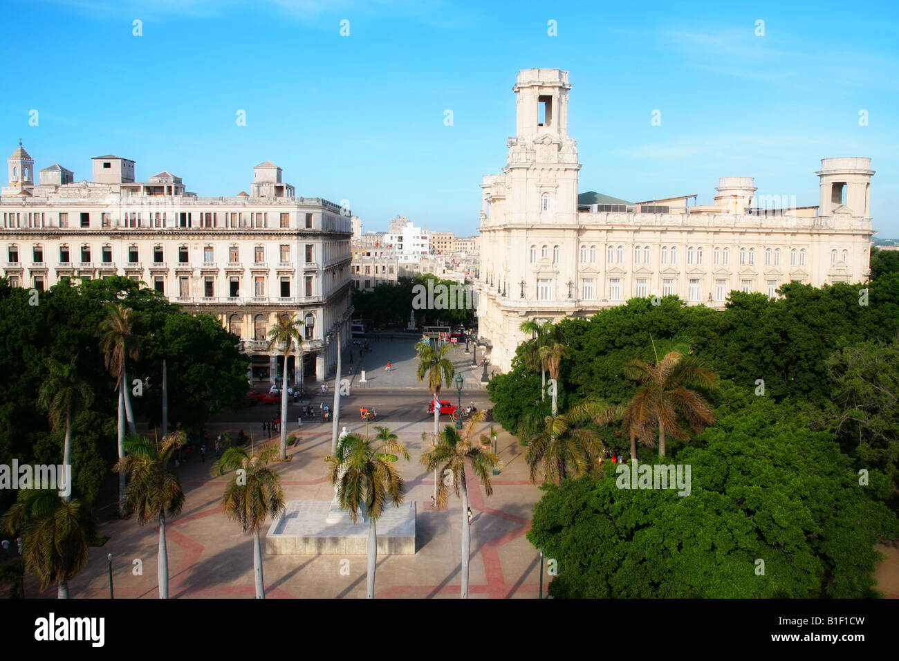 Colonial cuban square hi-res stock photography and images - Alamy