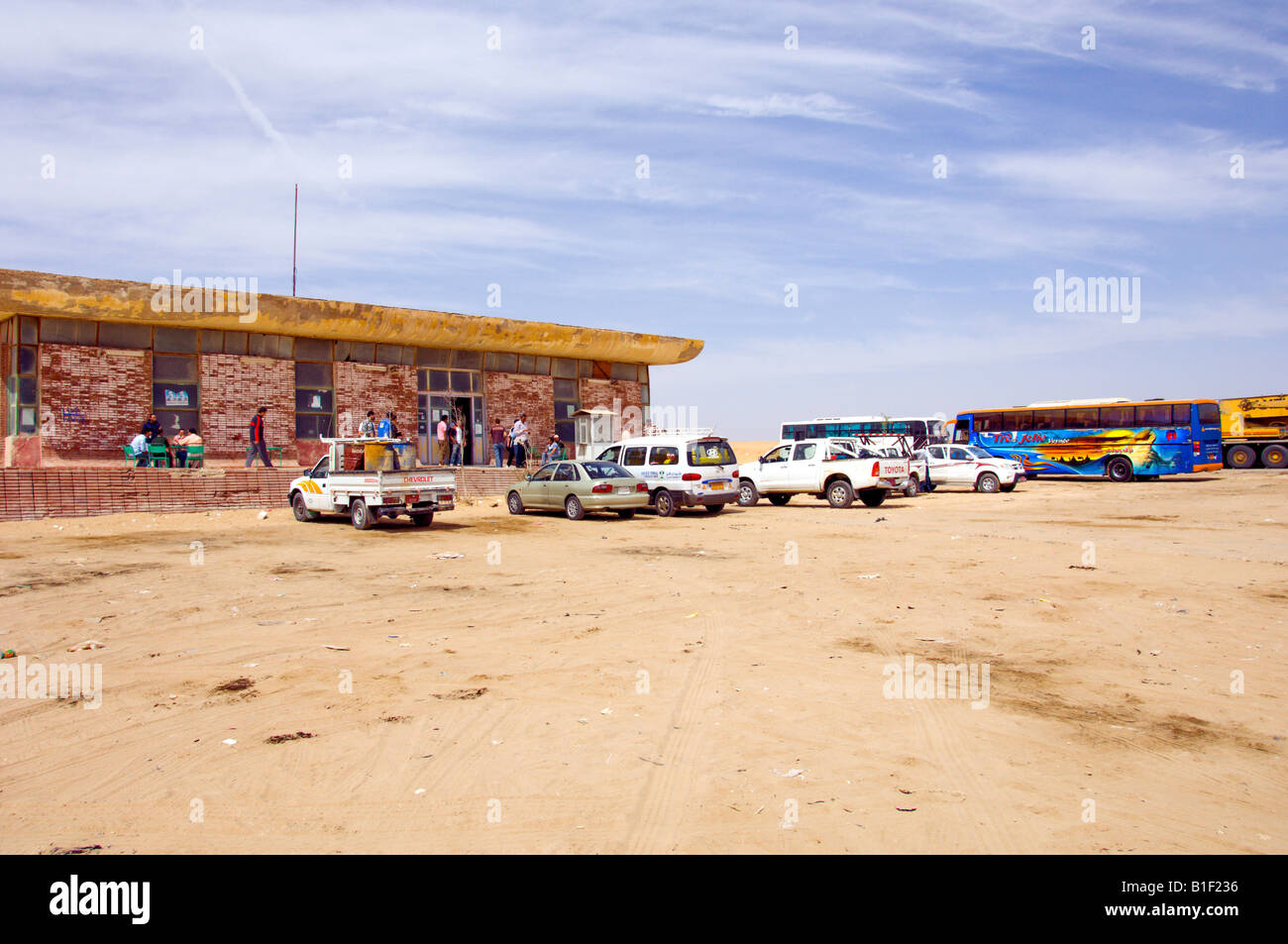 A desert rest stop in the Egyptian Western desert Stock Photo - Alamy