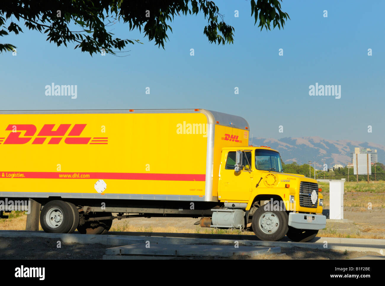 Dhl Truck Stock Photos & Dhl Truck Stock Images - Alamy