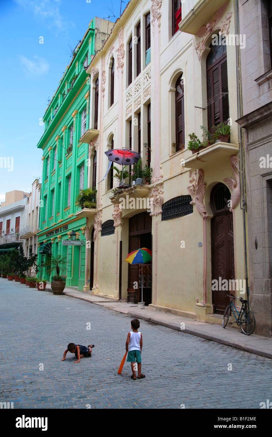 Cuban street boys hi-res stock photography and images - Alamy