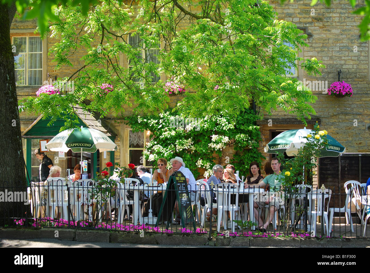 Riverside restaurant, River Windrush, Bourton-on-the-Water, Cotswolds ...