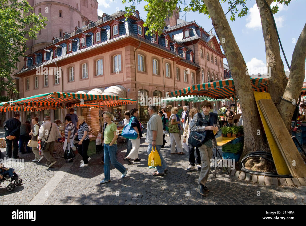 Mainz germany market square hi-res stock photography and images - Alamy