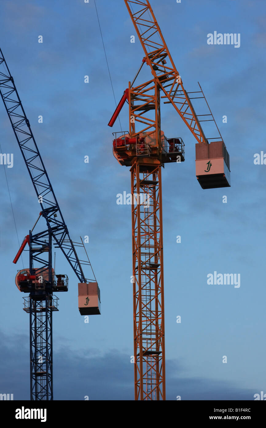 Counterbalance crane hi-res stock photography and images - Alamy