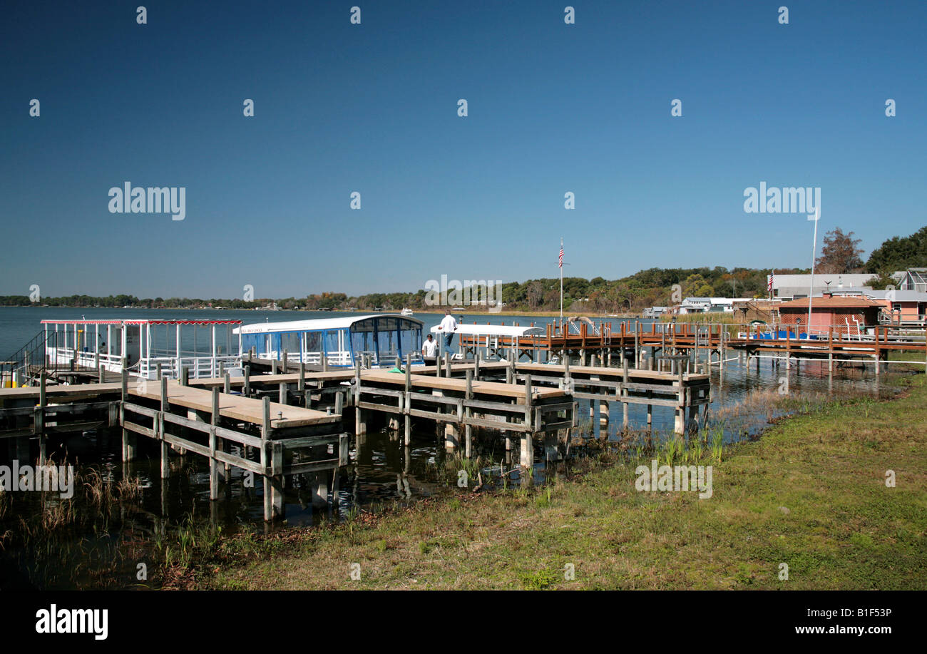 Docking station in Lake Dora where tourists take boats for scenic ...