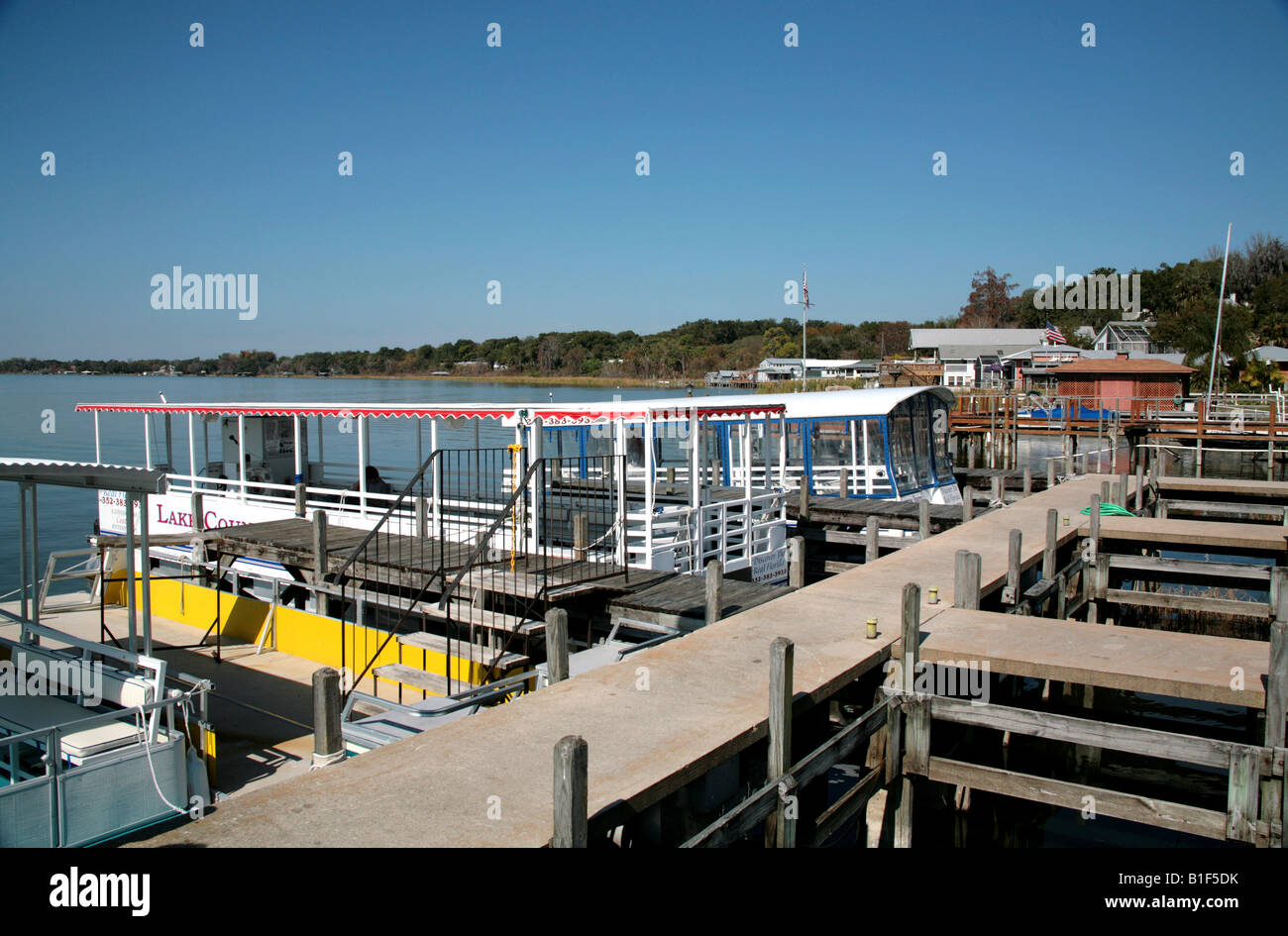 Docking station in Lake Dora where tourists take boats for scenic ...