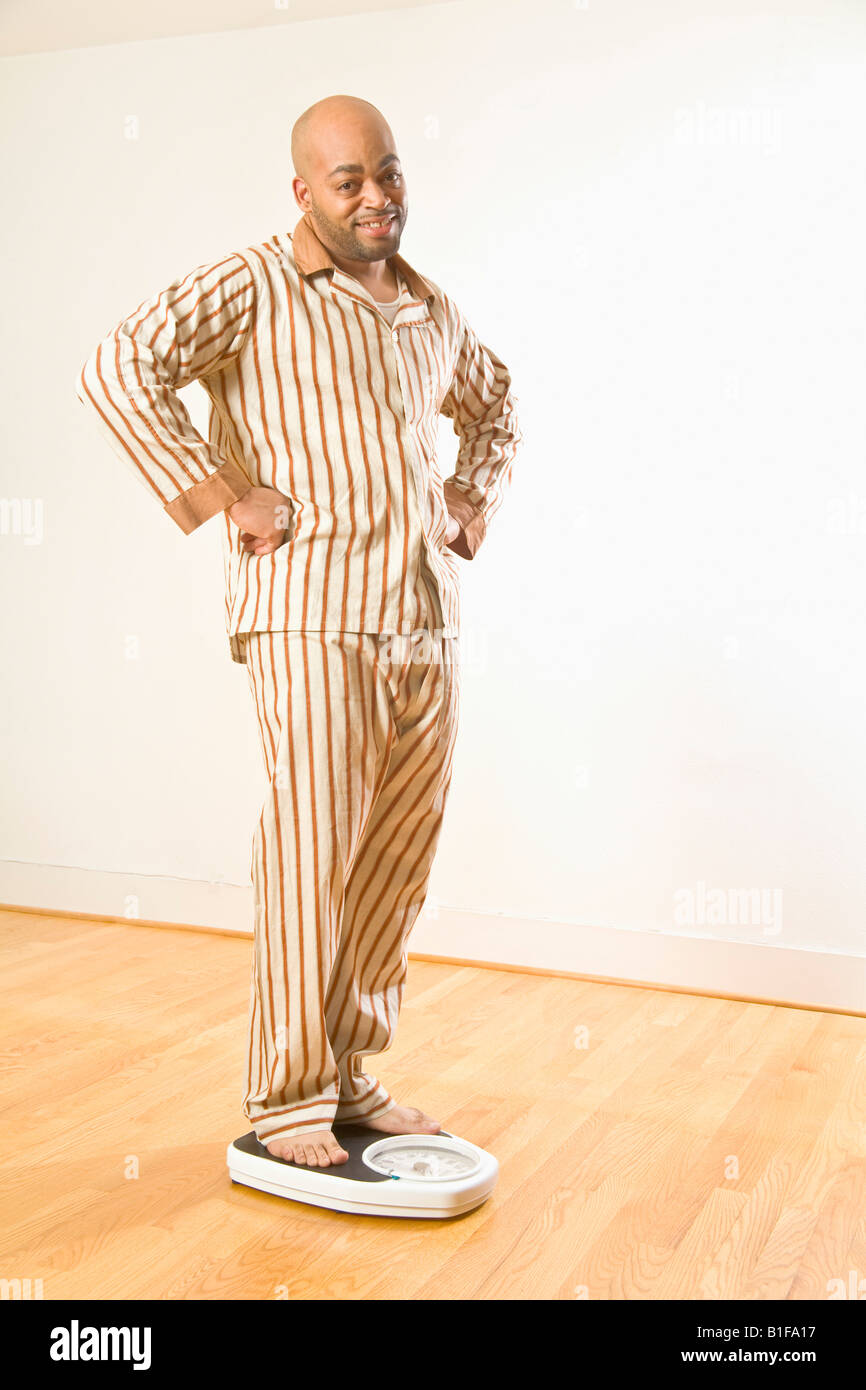 Fat man on scale hi-res stock photography and images - Alamy