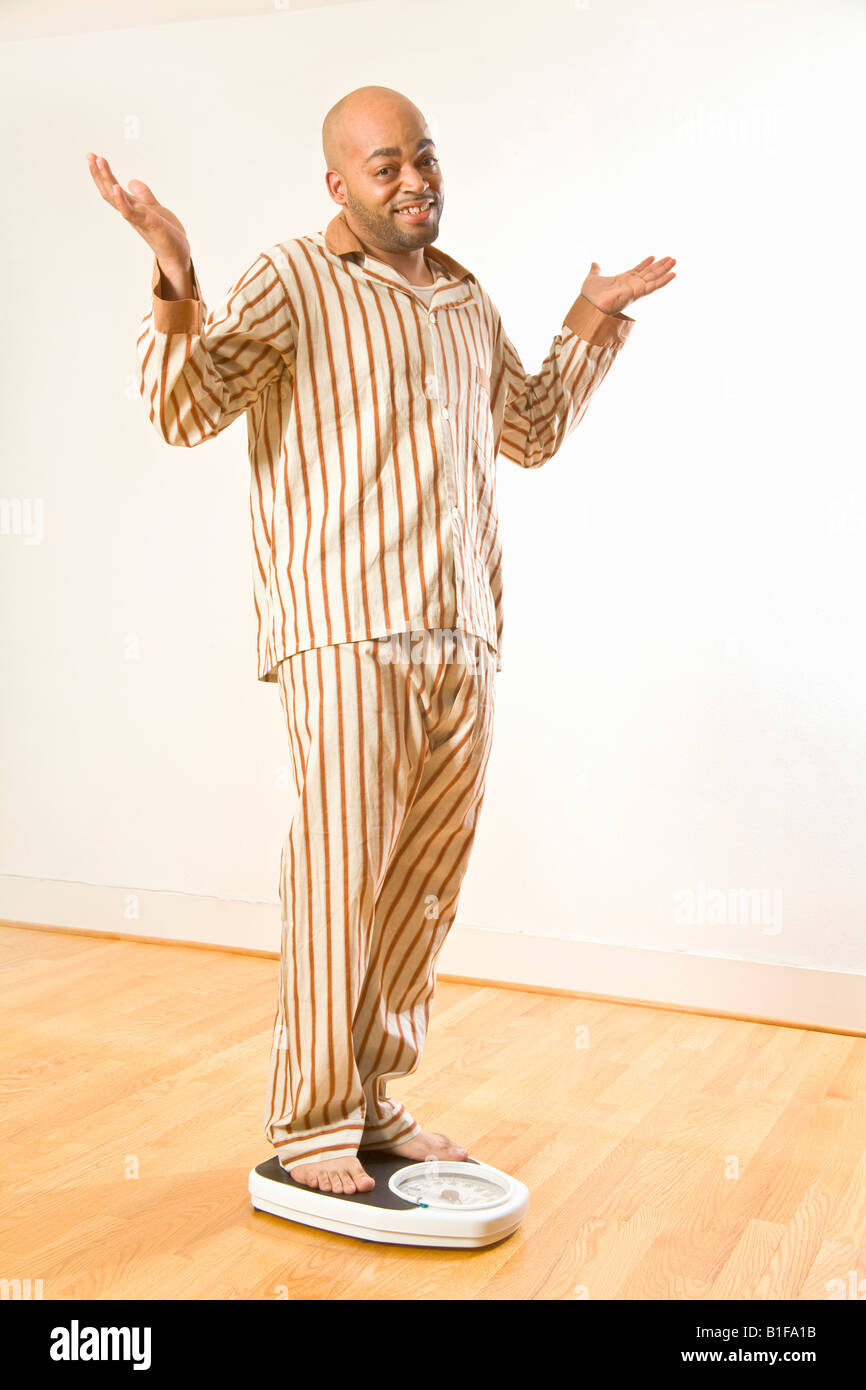 Fat man on scale hi-res stock photography and images - Alamy