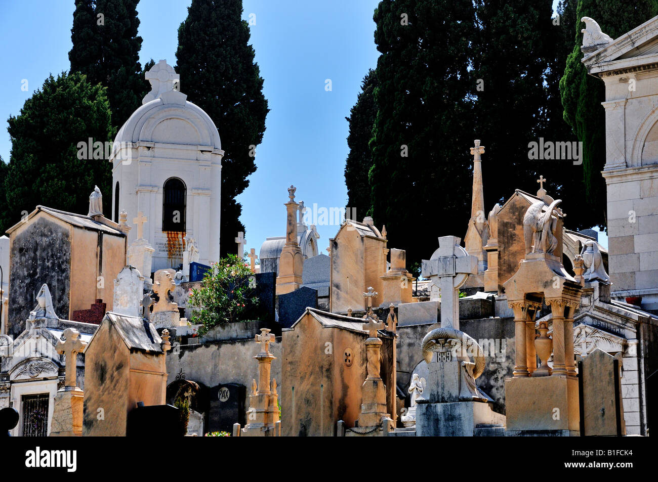 Chateau cemetery hi-res stock photography and images - Alamy