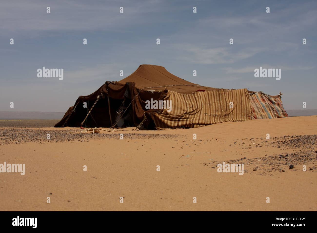 Traditional moroccan berber tent hi-res stock photography and images ...
