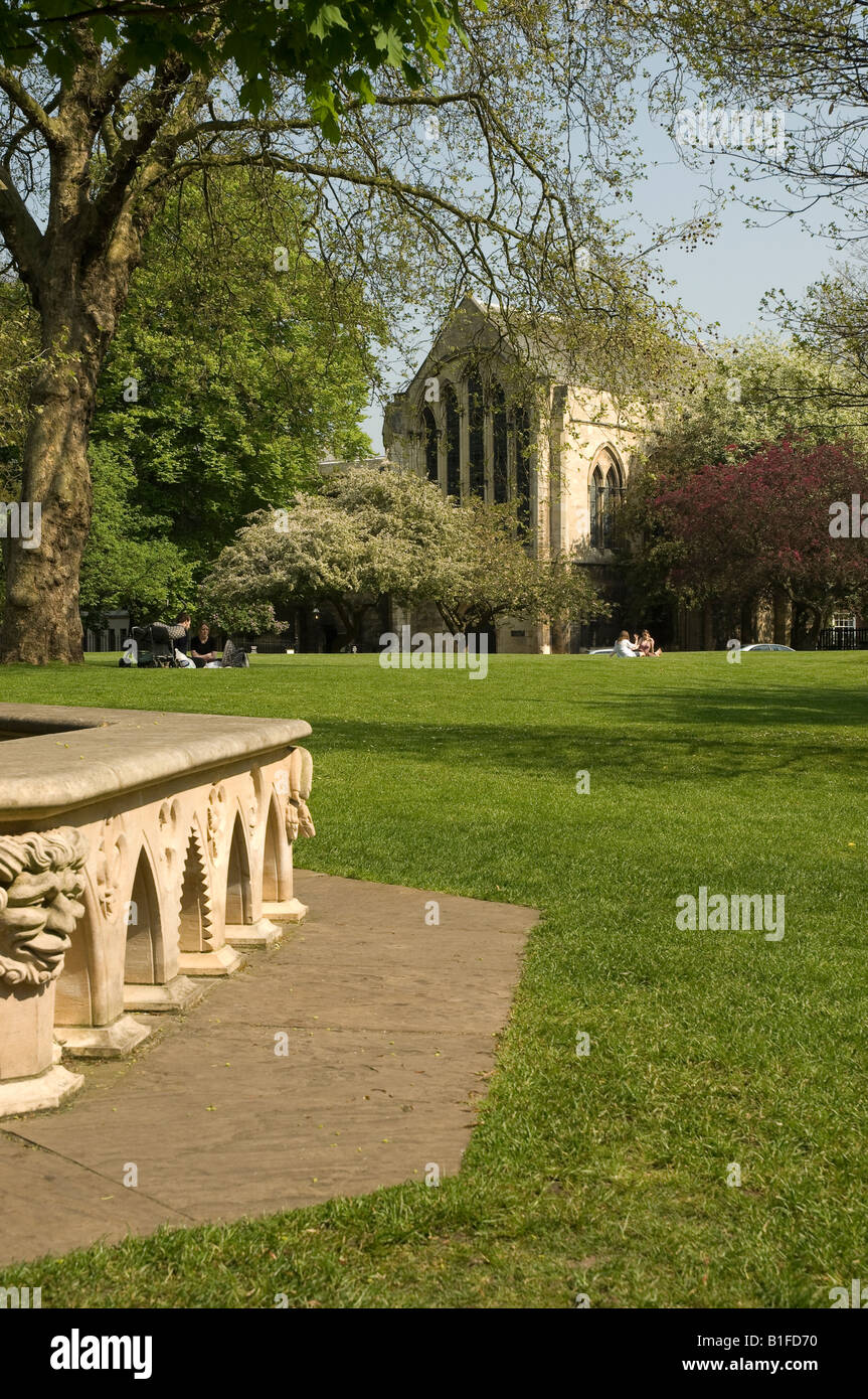 York minster garden hi-res stock photography and images - Alamy