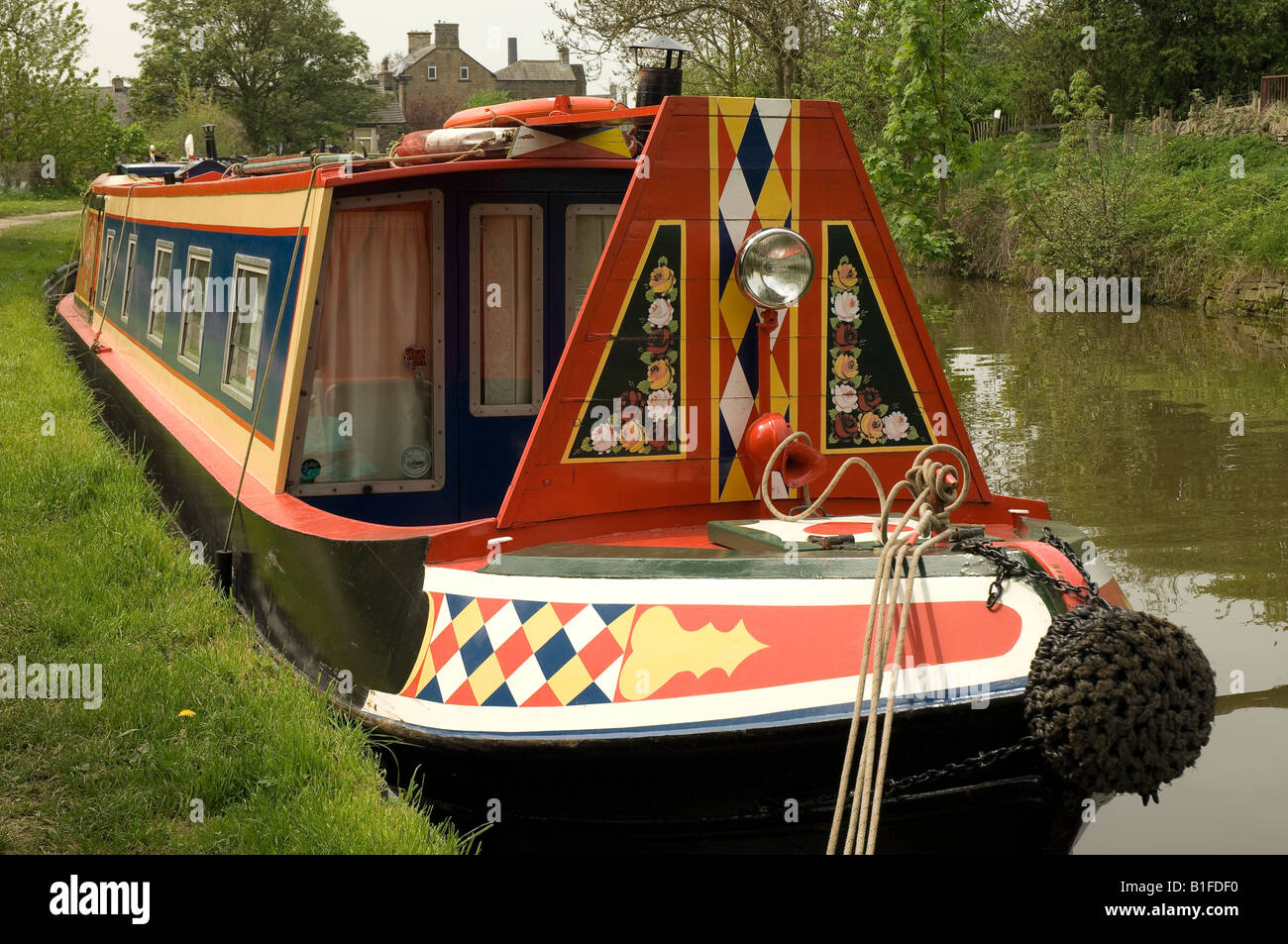 Narrow boat barge narrowboat moored on Leeds Liverpool Canal Skipton ...