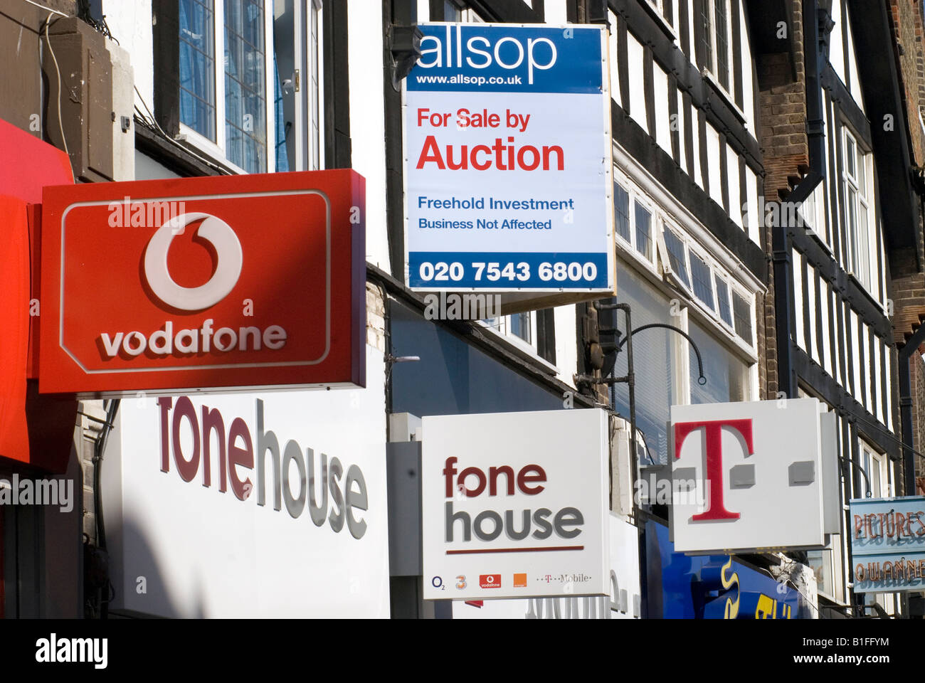 Sale by auction sign hi-res stock photography and images - Alamy