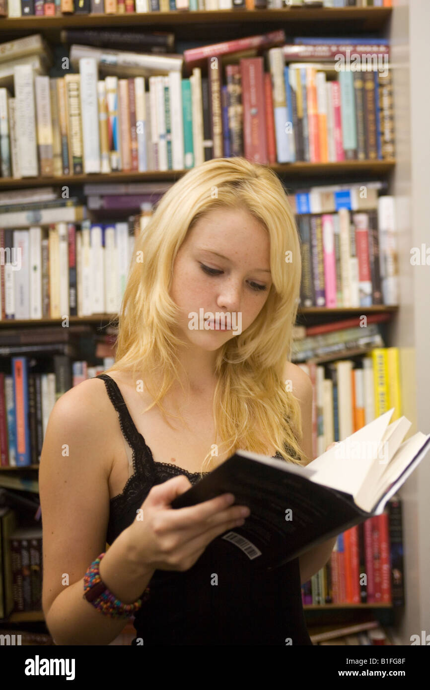 teenage girl in a bookstore Stock Photo - Alamy