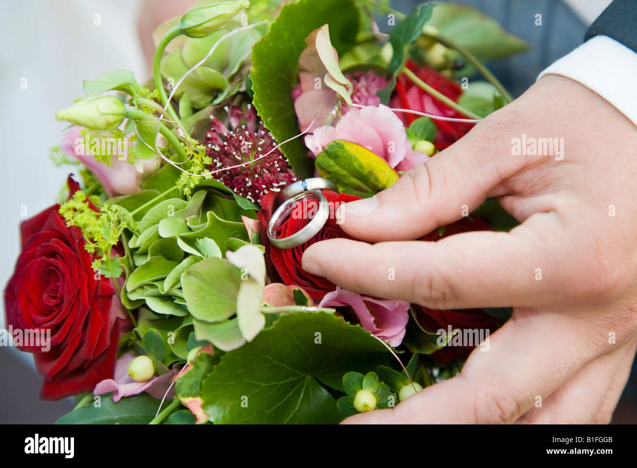 Wedding rings on flower bouquet Stock Photo - Alamy
